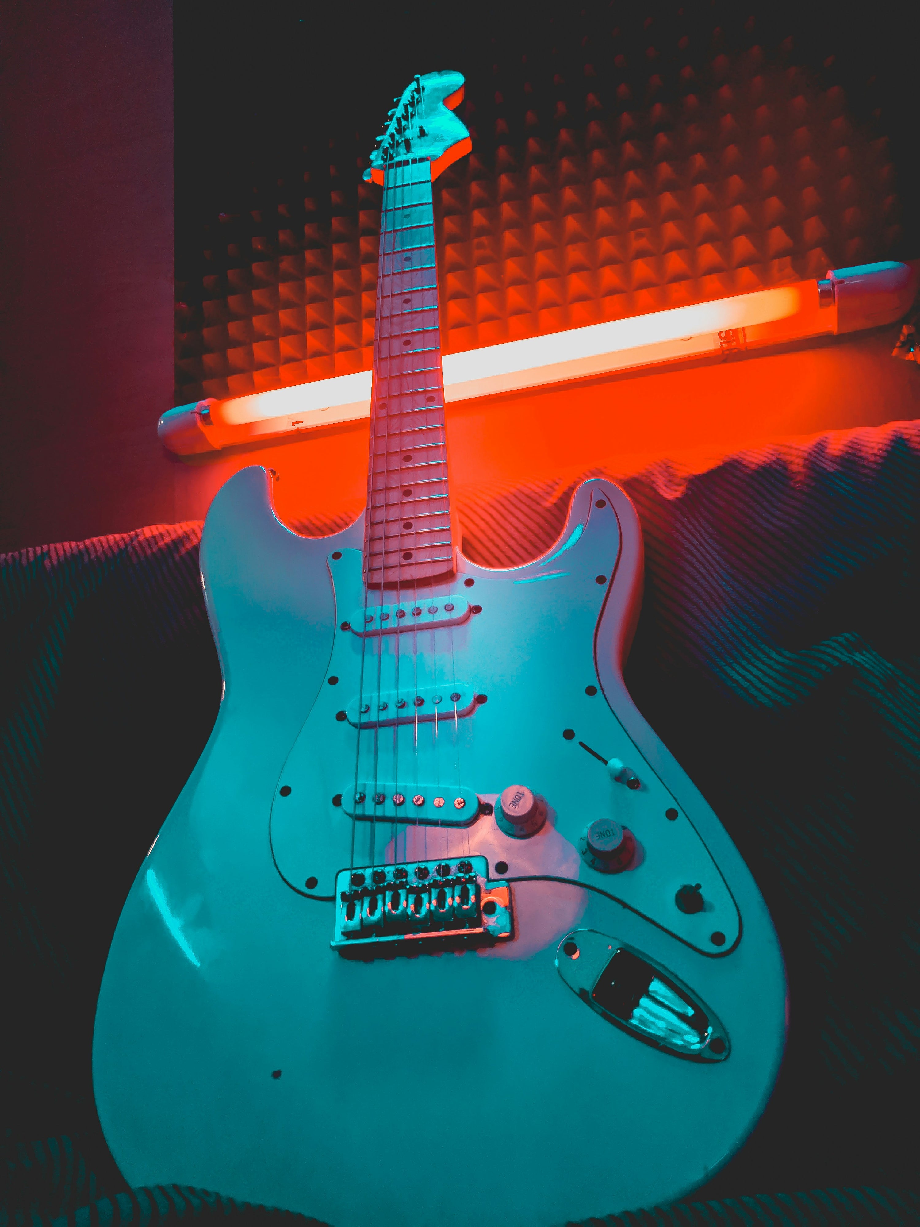 The Ultimate Electric Guitar EQ Guide: Crafting the Perfect Mix – Thir13een